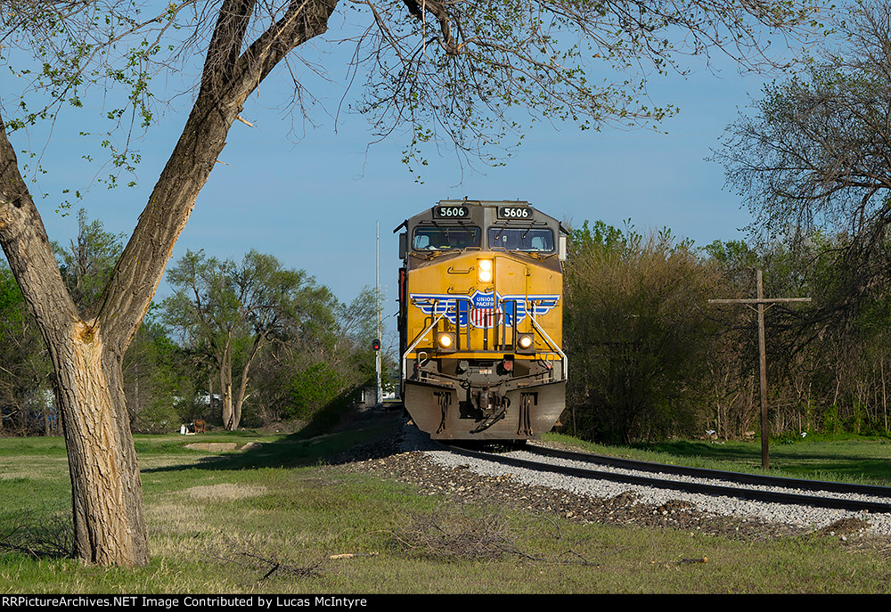 UP 5606 westbound K&O empty grain train
